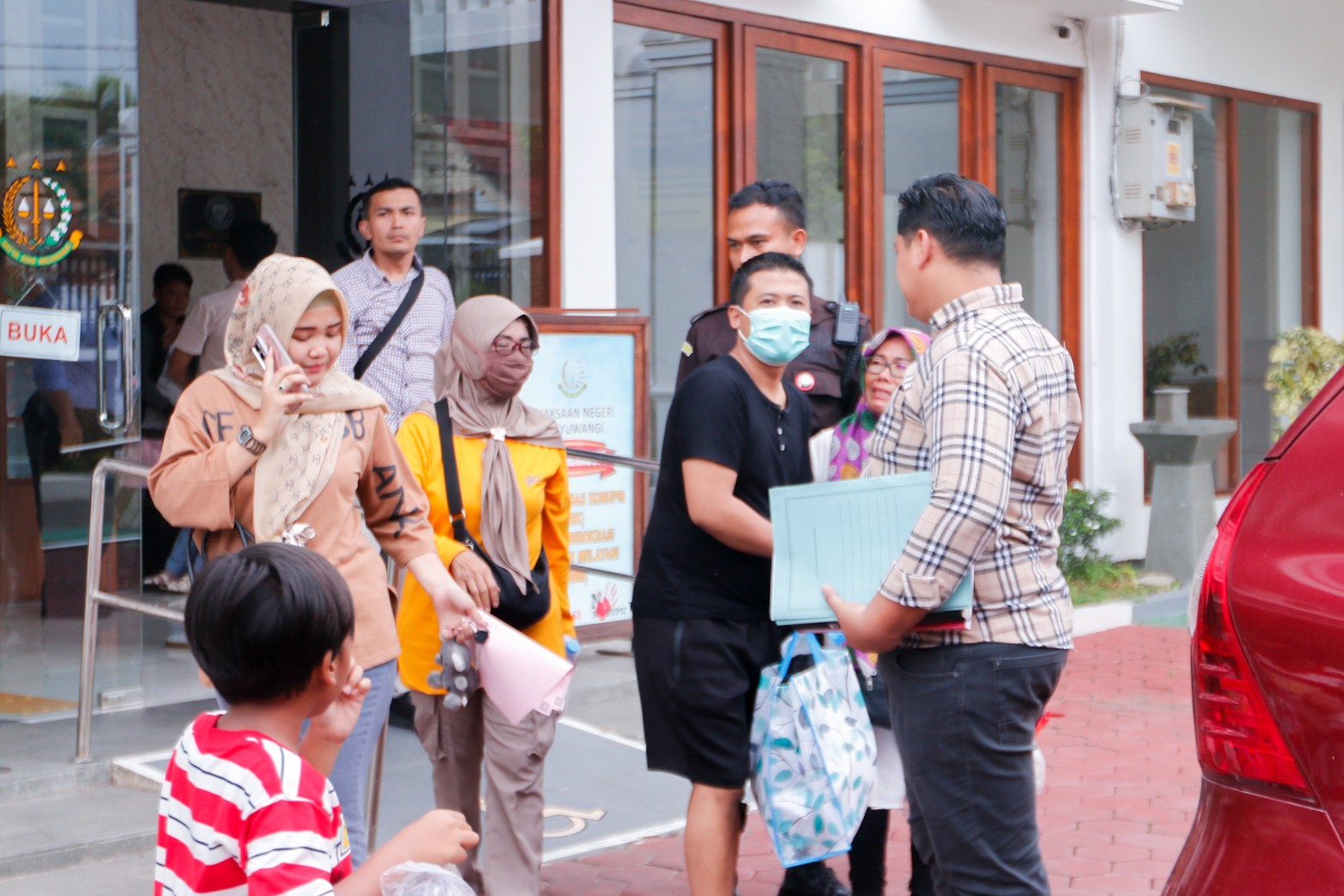 Kasus Pengacara Palsu Masuk Kejaksaan, Jhon Sambo Dan Keluarga Emosi Ke ...